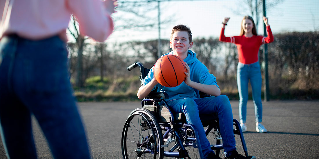 Atividades motoras adaptadas a pessoas com deficiência intelectual e ...